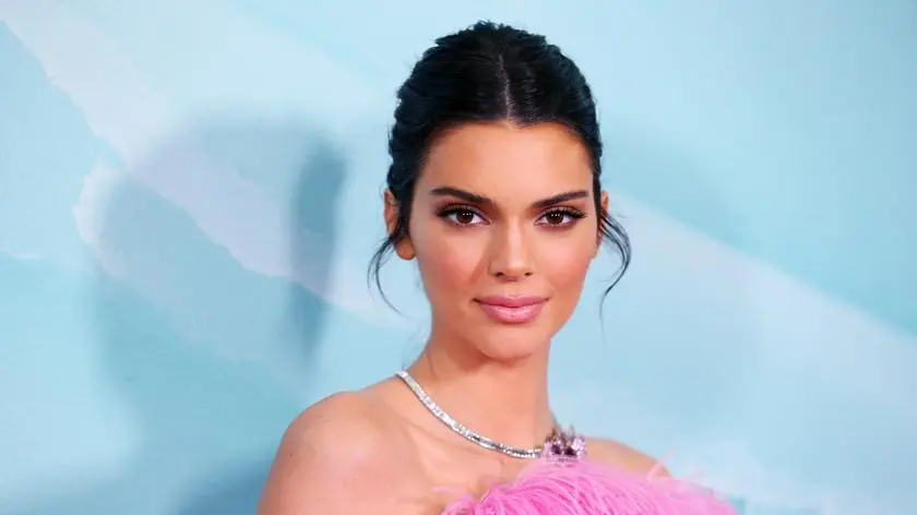 Kendall Jenner przeszła metamorfozę. Po ciemnych włosach nie ma już ...