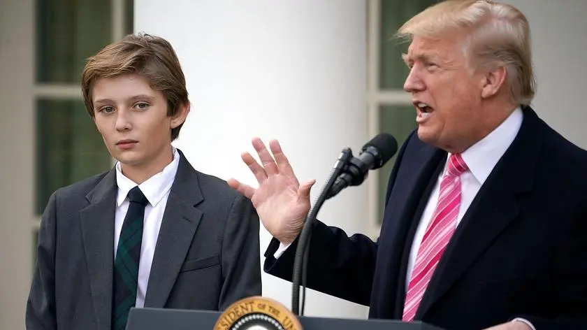 Syn Donalda Trumpa wyszedł z cienia. Barron Trump bardzo się zmienił ...