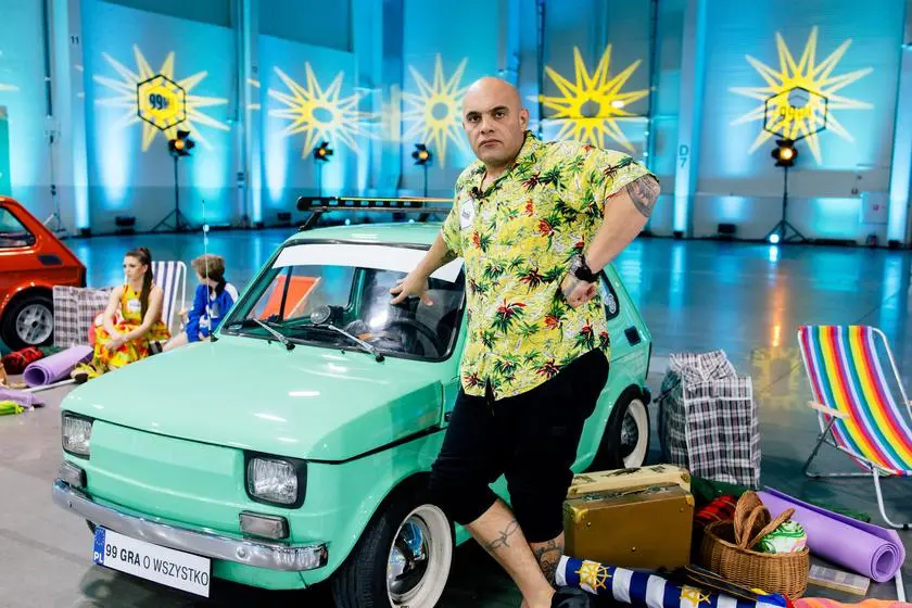 "Gogglebox. Przed telewizorem. Dominik Abus przeszedł metamorfozę ...