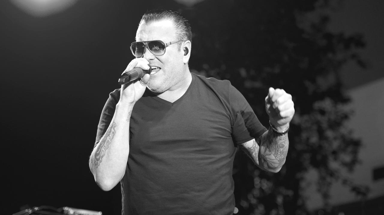 Steve Harwell ze Smash Mouth nie żyje. Jego piosenki ze "Shreka" znają ...