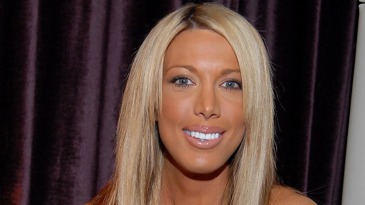 Isis Gee ma już 50 lat i wygląda niczym żywa Barbie. Zdjęcia - Co za ...