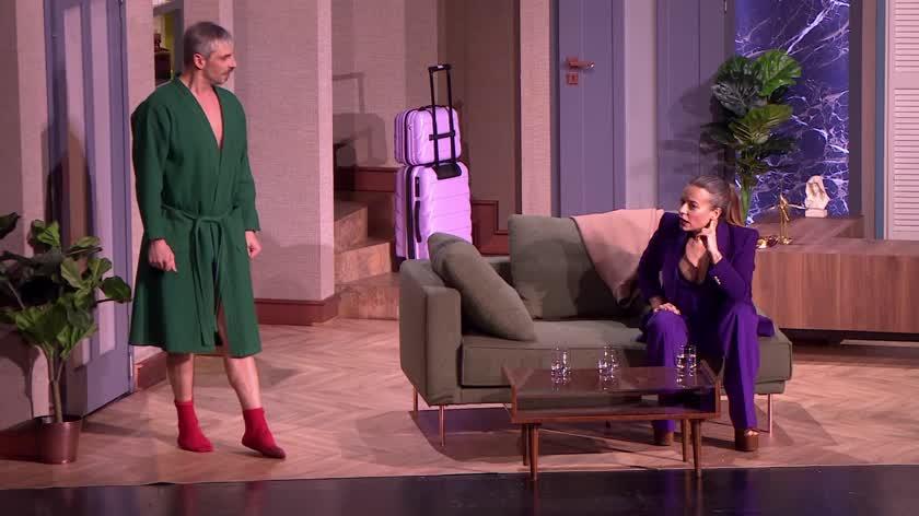 Anna Mucha gra i produkuje spektakl "O mało co". Reżyseruje jej partner ...