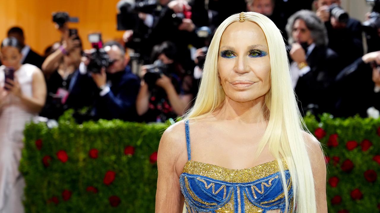 Donatella Versace teraz i dziś. Metamorfoza projektantki - Co za tydzień