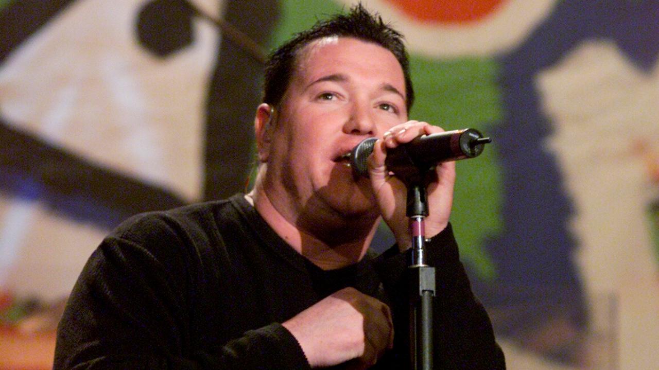 Steve Harwell ze Smash Mouth umiera. To on śpiewał słynny przebój ze ...